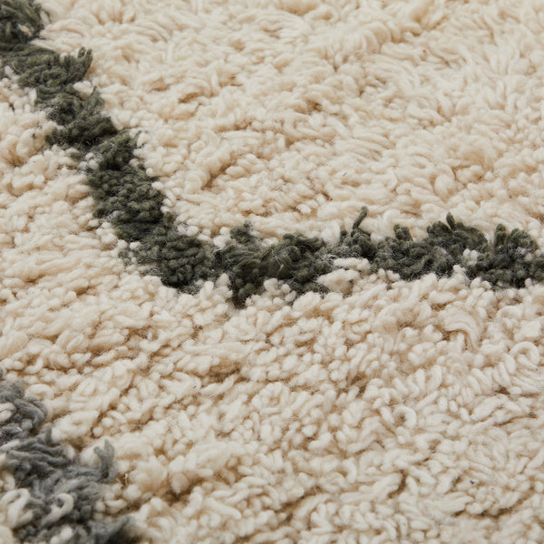 Large Cream Rug with Zig-Zag Pattern - Gil & Roy Props