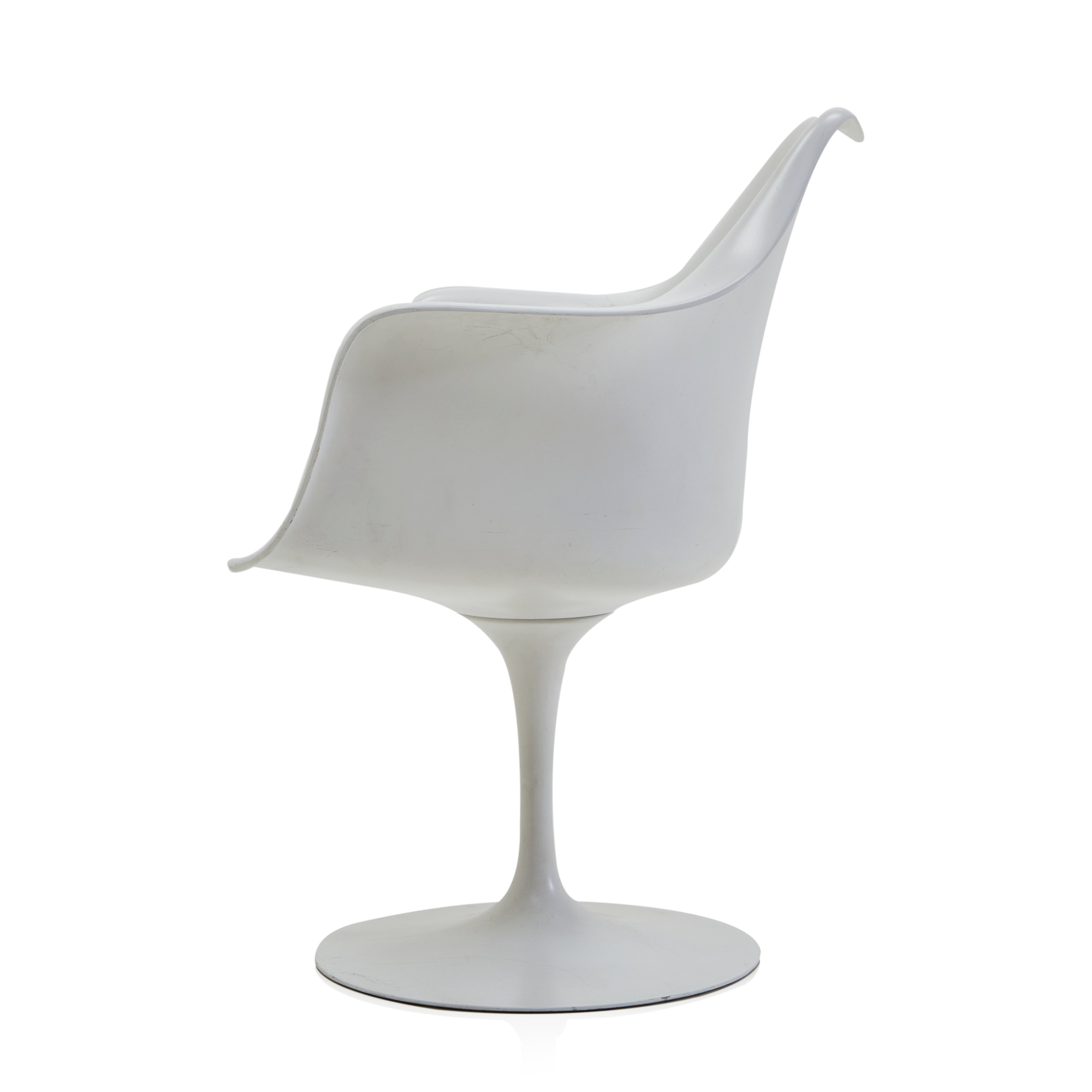 Saarinen Arm Chair on Tulip Base - White - Gil & Roy Props