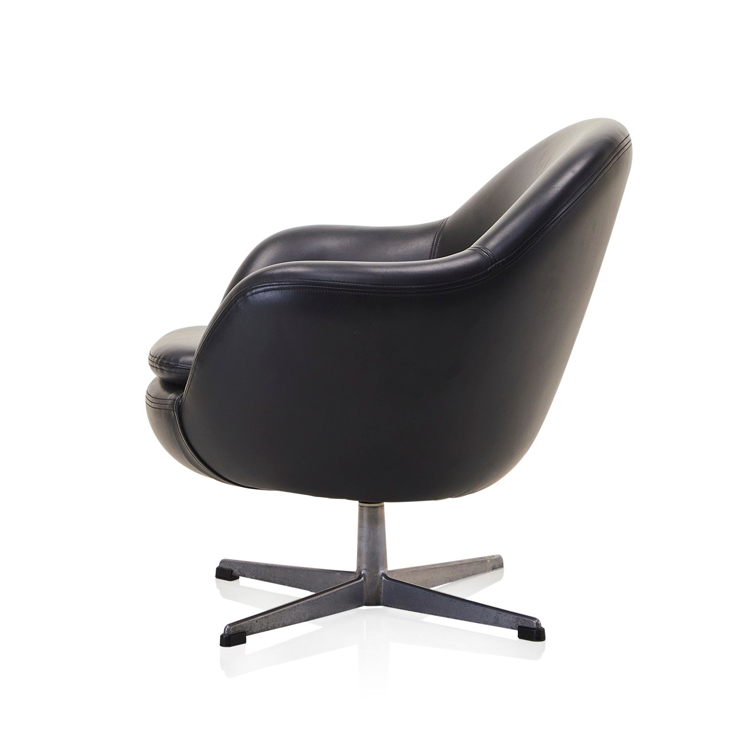 Black Bucket Armchair - Gil & Roy Props