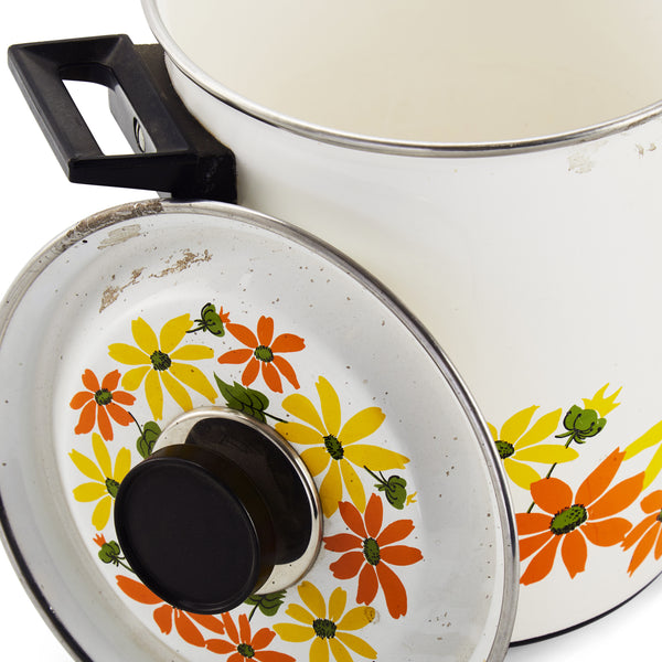 Vintage pot with flower decor - Gil & Roy Props
