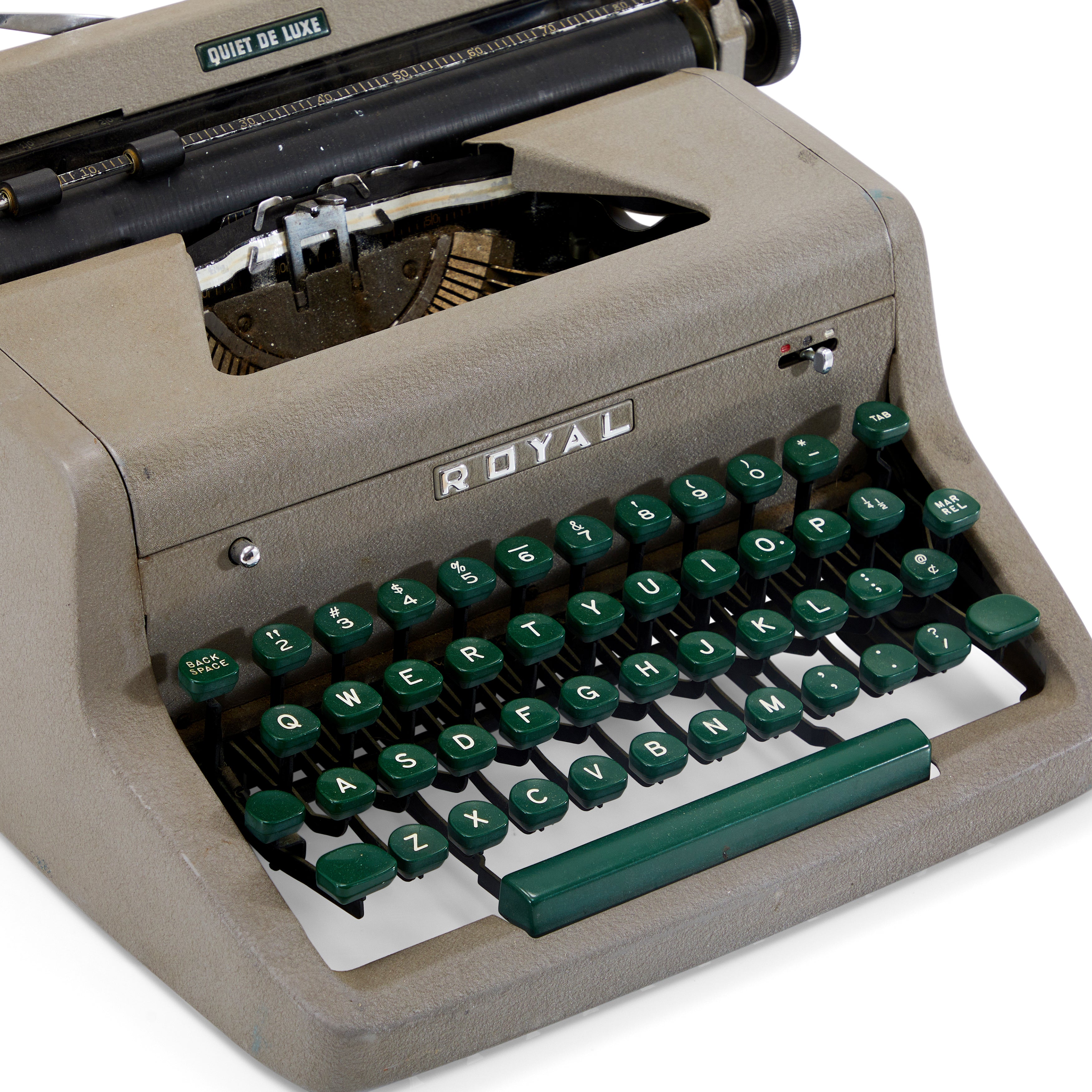 Grey Quiet De Luxe Royal Typewriter - Gil & Roy Props