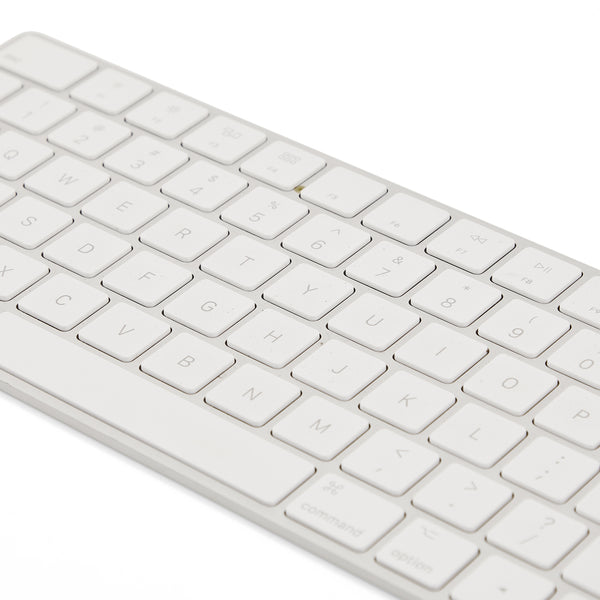 White Apple Computer Keyboard (A+D) - Gil & Roy Props